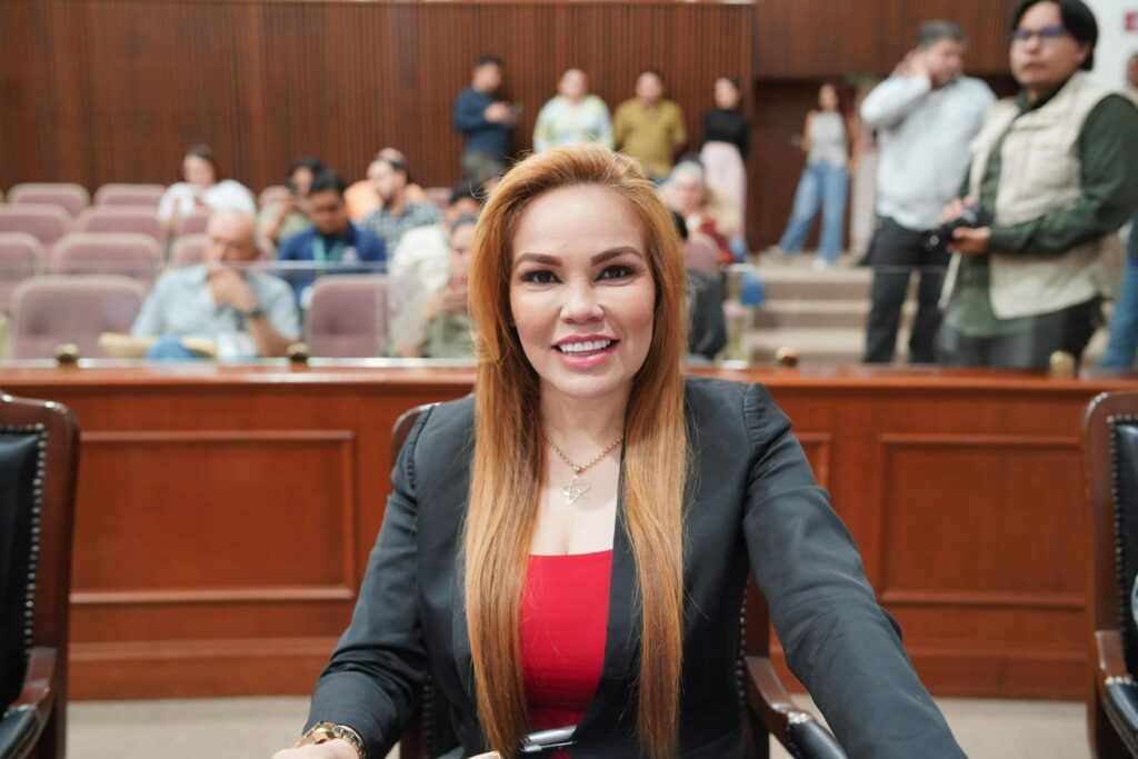 La Diputada Paola Gárate sufre despojo de camioneta en Culiacán - Mesa ...